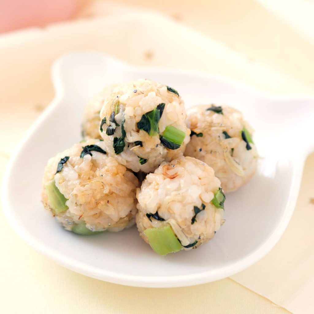 【離乳完了期】しらすと小松菜のころころおにぎり《金芽ロウカット玄米レシピ》 - 人も自然もすこやかに 『東洋ライス株式会社』